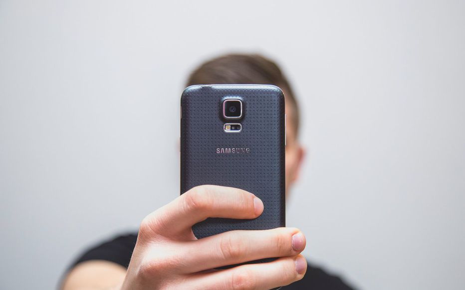 Sucez, vous êtes filmé.e.s! – Fred Colby